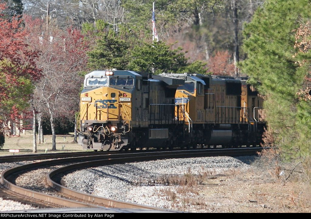 CSX C40-8W 7389 and UP SD70Ms 4590 and 4174 round the curve